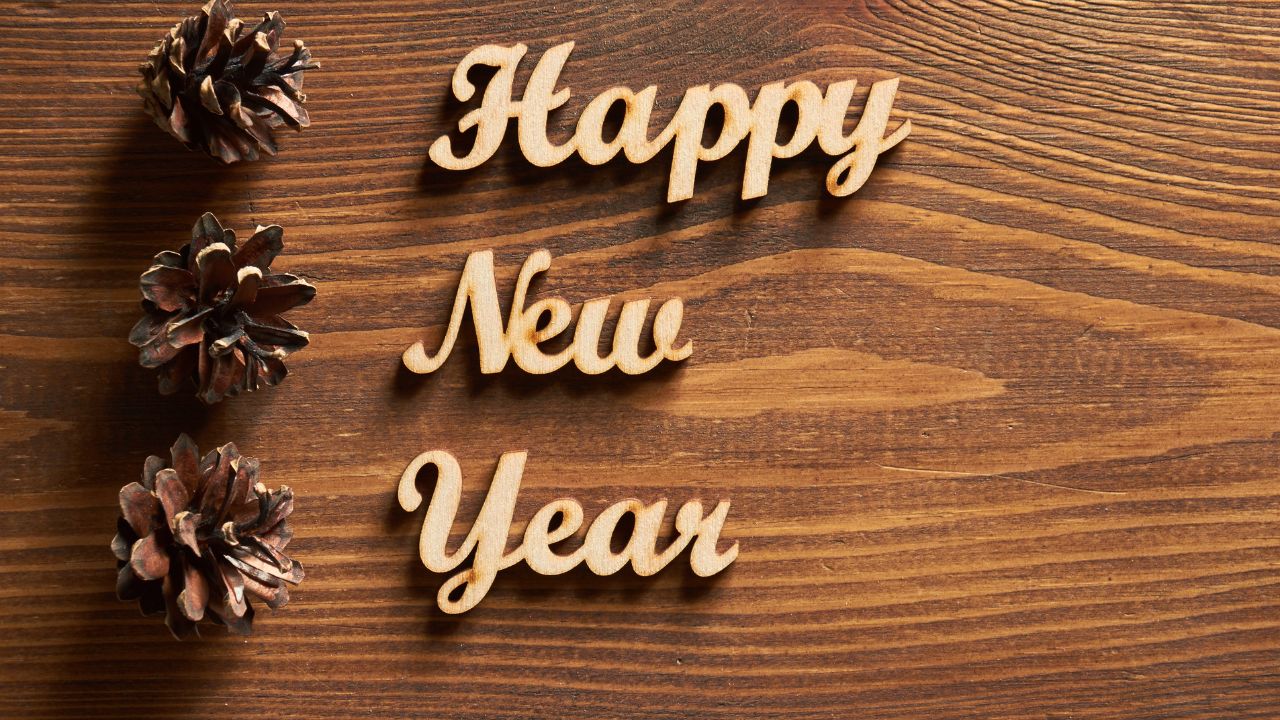 150+ Short & Sweet New Year Messages for Cards - Little Duniya